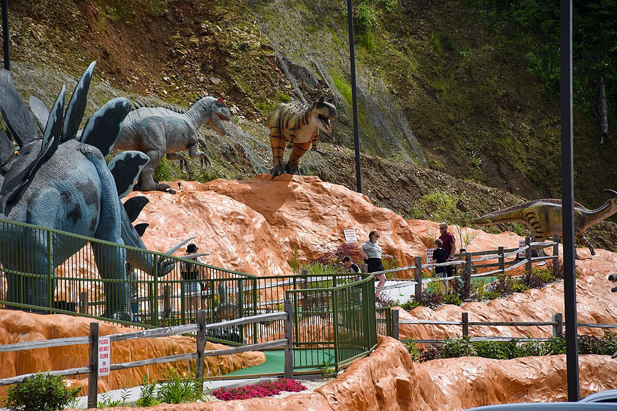 Jurassic Tymes - Mini Golf with lots of animated Dinosaurs